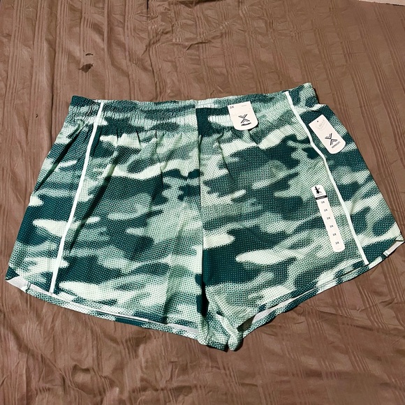 Xersion | Shorts | Xersion Run Women 3xl Green Camo Stretch Brief Lined ...